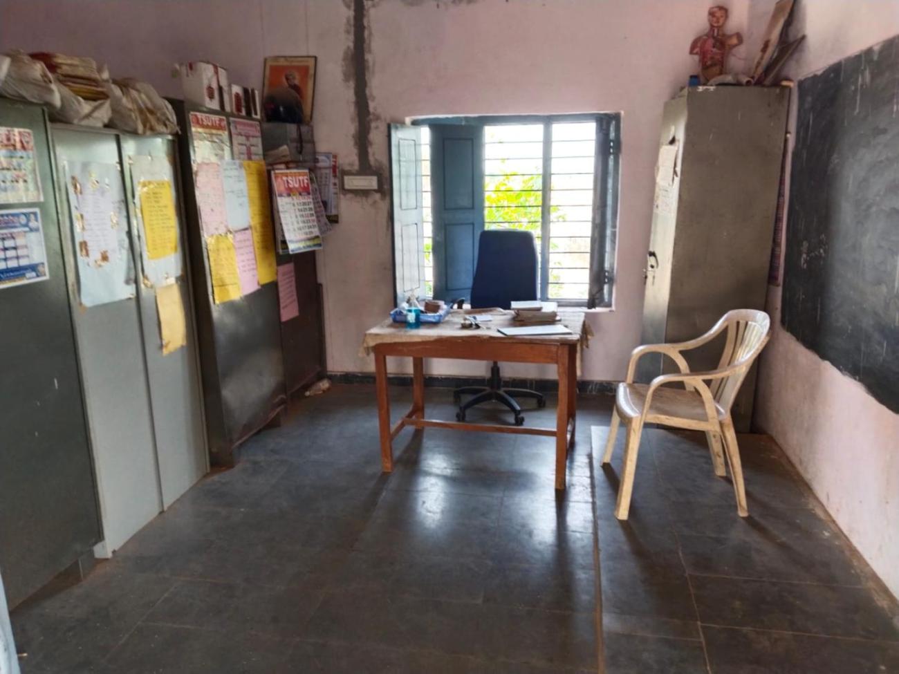 Classroom Teacher Tables | UpgradeMyClassroom