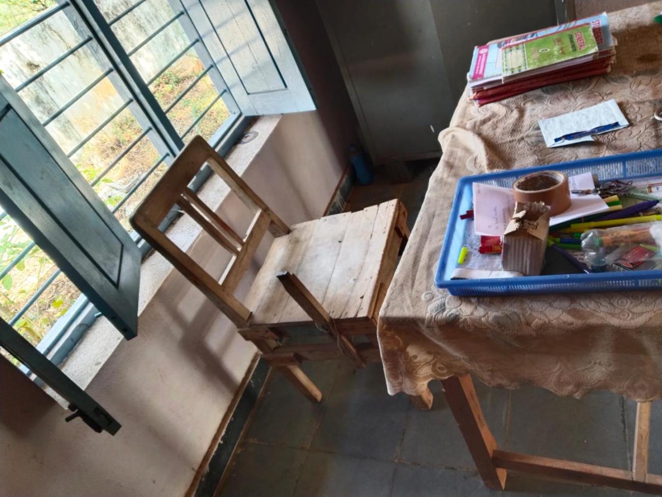 Classroom Teacher Tables | UpgradeMyClassroom