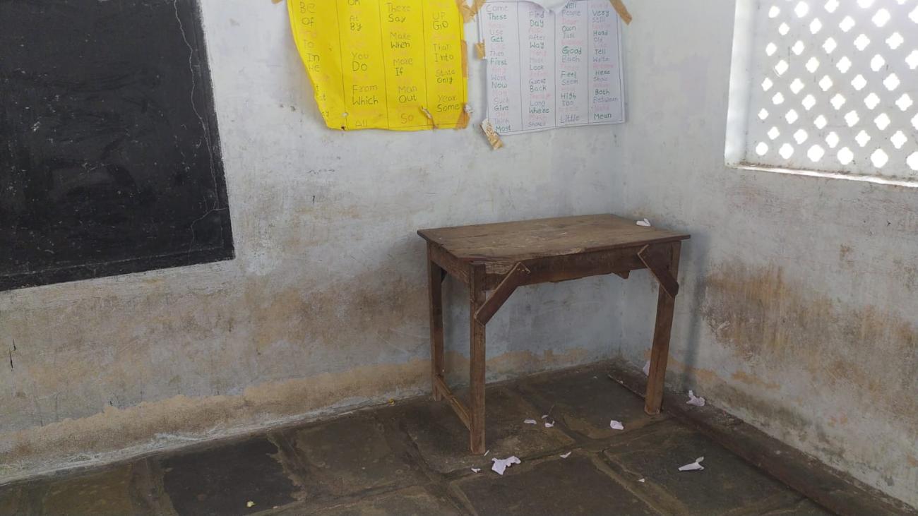 Classroom Teacher Tables | UpgradeMyClassroom